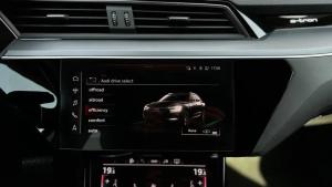 Pelēks Audi E-Tron 2021 Rīga, ar dzinēja tilpumu 0.00 L un nobraukumu 102 tūkst. km par 29999 €, foto 21 vietnē AUTOMOTO.COM.LV