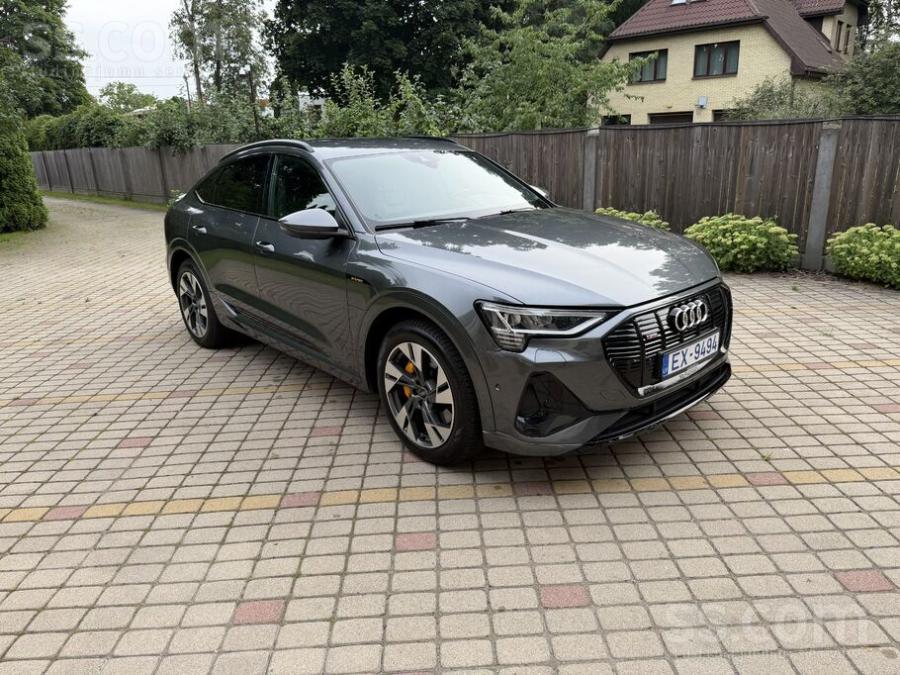 Grey Audi E-Tron 2021 in Riga, with an engine capacity of 0.00 L and mileage of 124 thousand km for 28500 €, photo 1 on AUTOMOTO.COM.LV