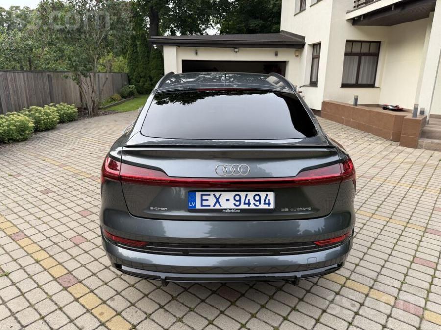 Grey Audi E-Tron 2021 in Riga, with an engine capacity of 0.00 L and mileage of 124 thousand km for 28500 €, photo 3 on AUTOMOTO.COM.LV