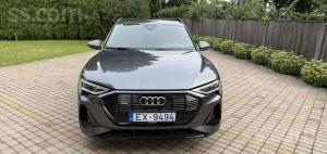 Grey Audi E-Tron 2021 in Riga, with an engine capacity of 0.00 L and mileage of 124 thousand km for 28500 €, photo 4 on AUTOMOTO.COM.LV