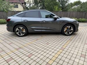 Grey Audi E-Tron 2021 in Riga, with an engine capacity of 0.00 L and mileage of 124 thousand km for 28500 €, photo 6 on AUTOMOTO.COM.LV