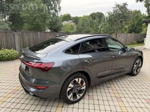 Grey Audi E-Tron 2021 in Riga, with an engine capacity of 0.00 L and mileage of 124 thousand km for 28500 €, photo 7 on AUTOMOTO.COM.LV
