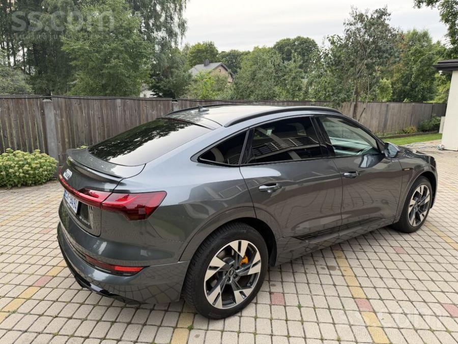 Grey Audi E-Tron 2021 in Riga, with an engine capacity of 0.00 L and mileage of 124 thousand km for 28500 €, photo 7 on AUTOMOTO.COM.LV