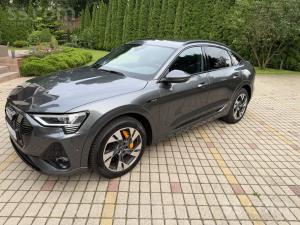 Grey Audi E-Tron 2021 in Riga, with an engine capacity of 0.00 L and mileage of 124 thousand km for 28500 €, photo 8 on AUTOMOTO.COM.LV