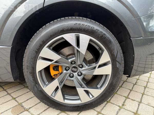 Grey Audi E-Tron 2021 in Riga, with an engine capacity of 0.00 L and mileage of 124 thousand km for 28500 €, photo 9 on AUTOMOTO.COM.LV