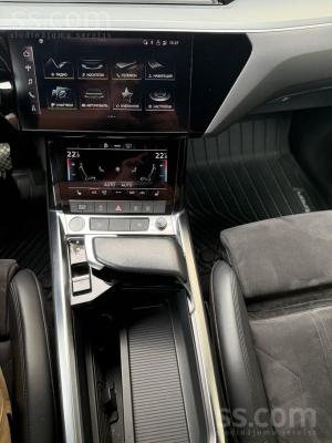 Grey Audi E-Tron 2021 in Riga, with an engine capacity of 0.00 L and mileage of 124 thousand km for 28500 €, photo 13 on AUTOMOTO.COM.LV