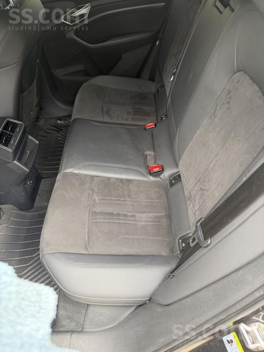 Grey Audi E-Tron 2021 in Riga, with an engine capacity of 0.00 L and mileage of 124 thousand km for 28500 €, photo 16 on AUTOMOTO.COM.LV