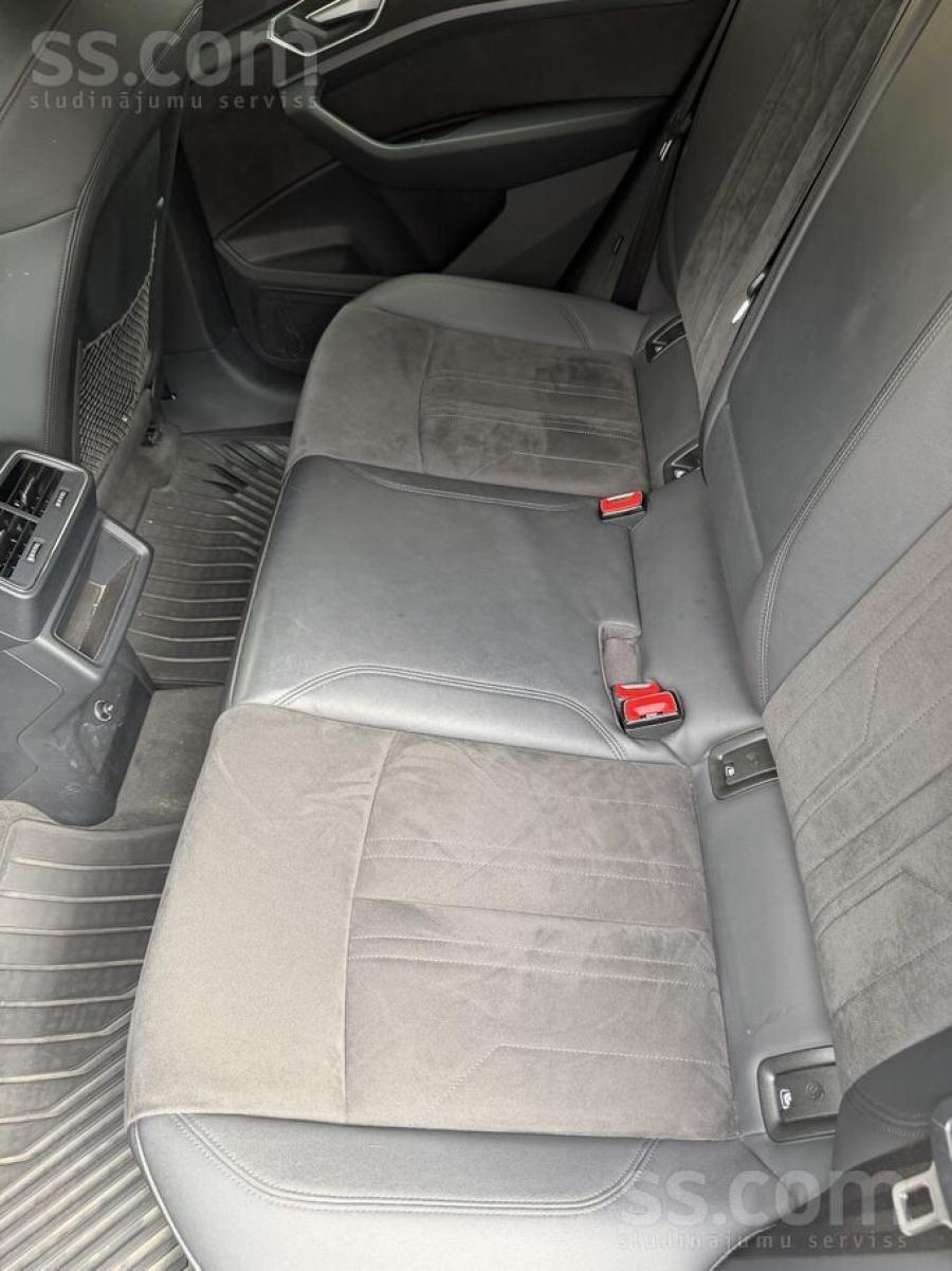 Grey Audi E-Tron 2021 in Riga, with an engine capacity of 0.00 L and mileage of 124 thousand km for 28500 €, photo 17 on AUTOMOTO.COM.LV