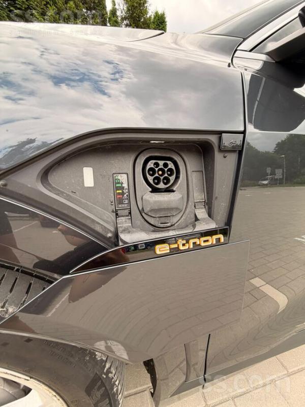 Grey Audi E-Tron 2021 in Riga, with an engine capacity of 0.00 L and mileage of 127 thousand km for 22500 €, photo 7 on AUTOMOTO.COM.LV