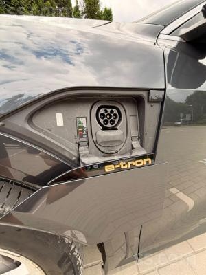 Pelēks Audi E-Tron 2021 Rīga, ar dzinēja tilpumu 0.00 L un nobraukumu 127 tūkst. km par 22500 €, foto 8 vietnē AUTOMOTO.COM.LV