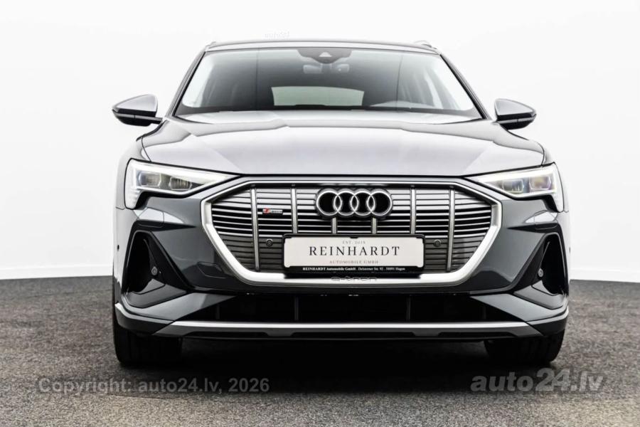 Grey Audi E-Tron 2022 in Tallinn, with an engine capacity of 0.00 L and mileage of 54 thousand km for 37990 €, photo 4 on AUTOMOTO.COM.LV
