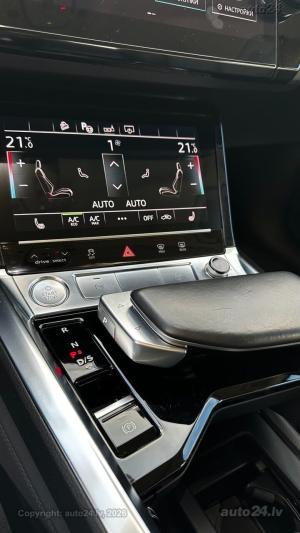 Серый Ауди E-Tron 2019 в Тарту, объемом двигателя 0.00 л и пробегом 118 тыс. км за 24499 €, фото 10 на AUTOMOTO.COM.LV