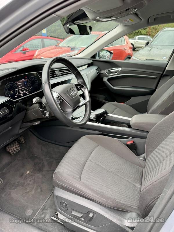 Grey Audi E-Tron 2020 in Tartu, with an engine capacity of 0.00 L and mileage of 153 thousand km for 26900 €, photo 11 on AUTOMOTO.COM.LV