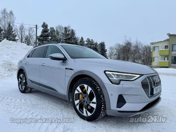 Grey Audi E-Tron 2020 in Tartu, with an engine capacity of 0.00 L and mileage of 154 thousand km for 26900 €, photo 5 on AUTOMOTO.COM.LV