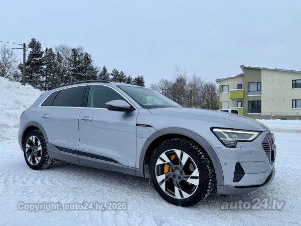 Grey Audi E-Tron 2020 in Tartu, with an engine capacity of 0.00 L and mileage of 154 thousand km for 26900 €, photo 6 on AUTOMOTO.COM.LV