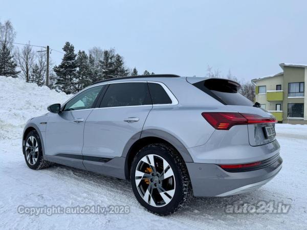Grey Audi E-Tron 2020 in Tartu, with an engine capacity of 0.00 L and mileage of 154 thousand km for 26900 €, photo 11 on AUTOMOTO.COM.LV