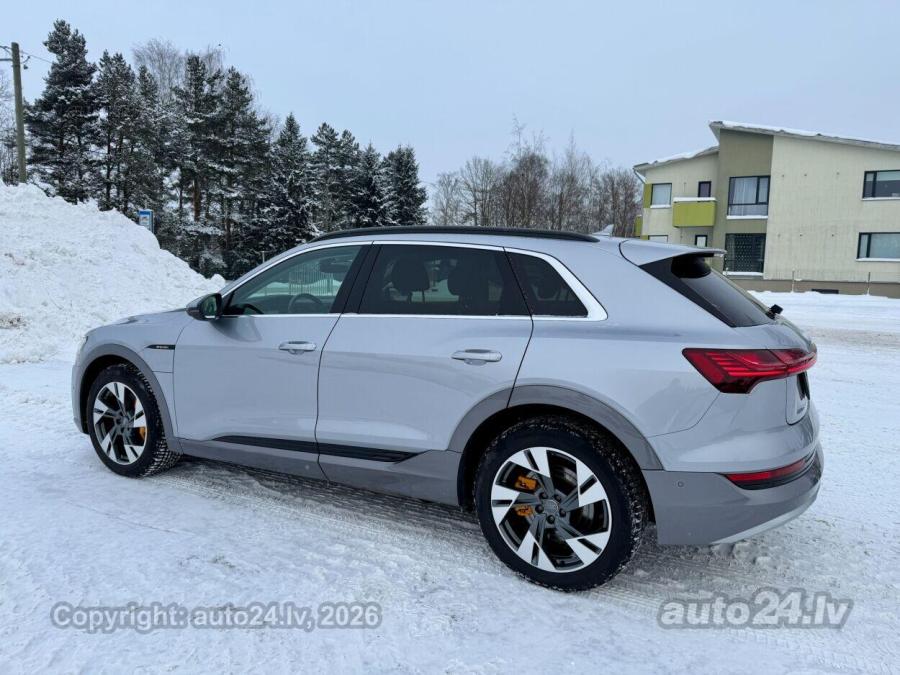 Pelēks Audi E-Tron 2020 Tartu, ar dzinēja tilpumu 0.00 L un nobraukumu 154 tūkst. km par 26900 €, foto 12 vietnē AUTOMOTO.COM.LV