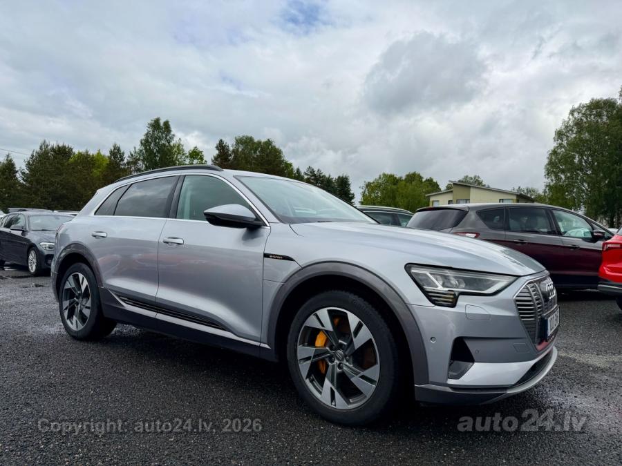Pelēks Audi E-Tron 2020 Tartu, ar dzinēja tilpumu 0.00 L un nobraukumu 155 tūkst. km par 24899 €, foto 4 vietnē AUTOMOTO.COM.LV