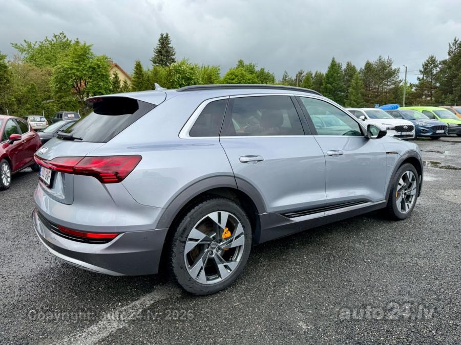 Pelēks Audi E-Tron 2020 Tartu, ar dzinēja tilpumu 0.00 L un nobraukumu 155 tūkst. km par 24899 €, foto 11 vietnē AUTOMOTO.COM.LV