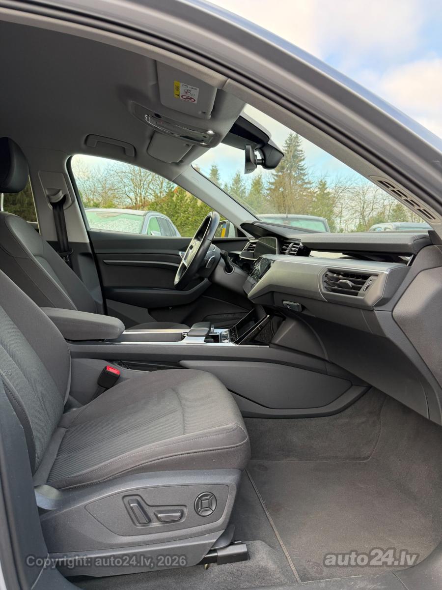 Pelēks Audi E-Tron 2020 Tartu, ar dzinēja tilpumu 0.00 L un nobraukumu 155 tūkst. km par 24899 €, foto 17 vietnē AUTOMOTO.COM.LV