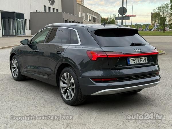 Pelēks Audi E-Tron 2020 Tallina, ar dzinēja tilpumu 0.00 L un nobraukumu 85 tūkst. km par 25900 €, foto 4 vietnē AUTOMOTO.COM.LV