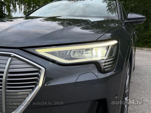 Pelēks Audi E-Tron 2020 Tallina, ar dzinēja tilpumu 0.00 L un nobraukumu 85 tūkst. km par 25900 €, foto 6 vietnē AUTOMOTO.COM.LV