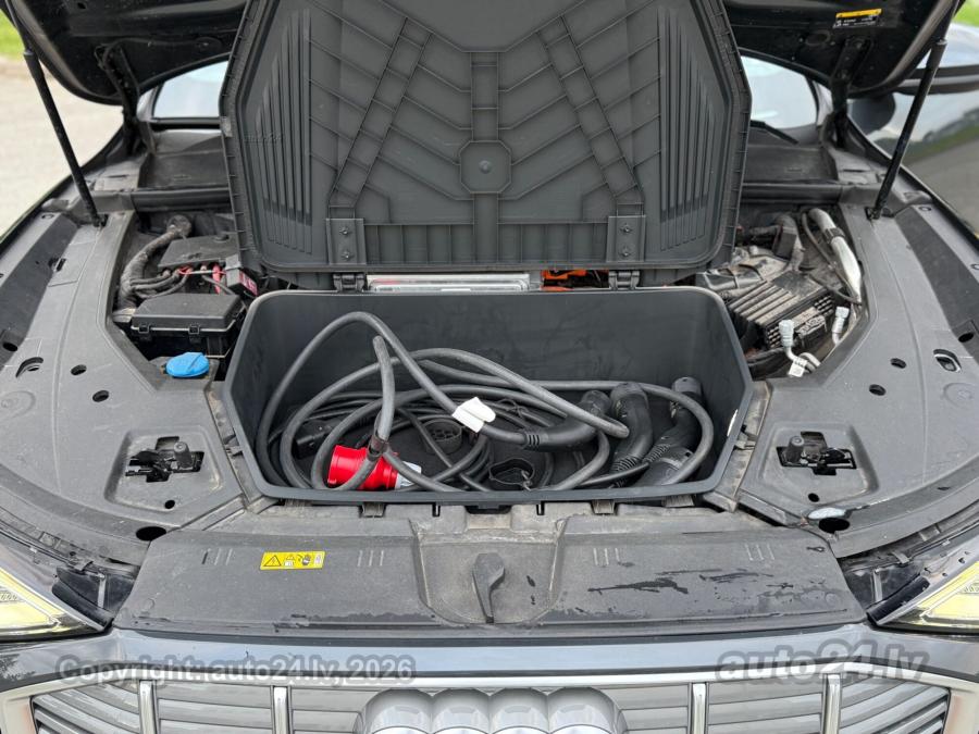 Pelēks Audi E-Tron 2020 Tallina, ar dzinēja tilpumu 0.00 L un nobraukumu 85 tūkst. km par 25900 €, foto 8 vietnē AUTOMOTO.COM.LV
