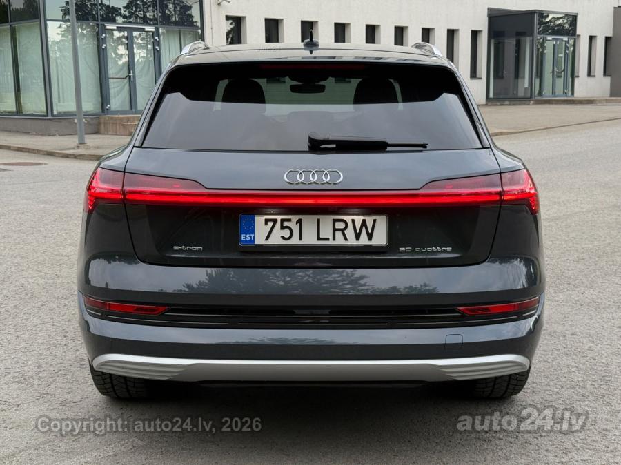 Pelēks Audi E-Tron 2020 Tallina, ar dzinēja tilpumu 0.00 L un nobraukumu 85 tūkst. km par 25900 €, foto 10 vietnē AUTOMOTO.COM.LV