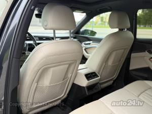 Pelēks Audi E-Tron 2020 Tallina, ar dzinēja tilpumu 0.00 L un nobraukumu 85 tūkst. km par 25900 €, foto 16 vietnē AUTOMOTO.COM.LV