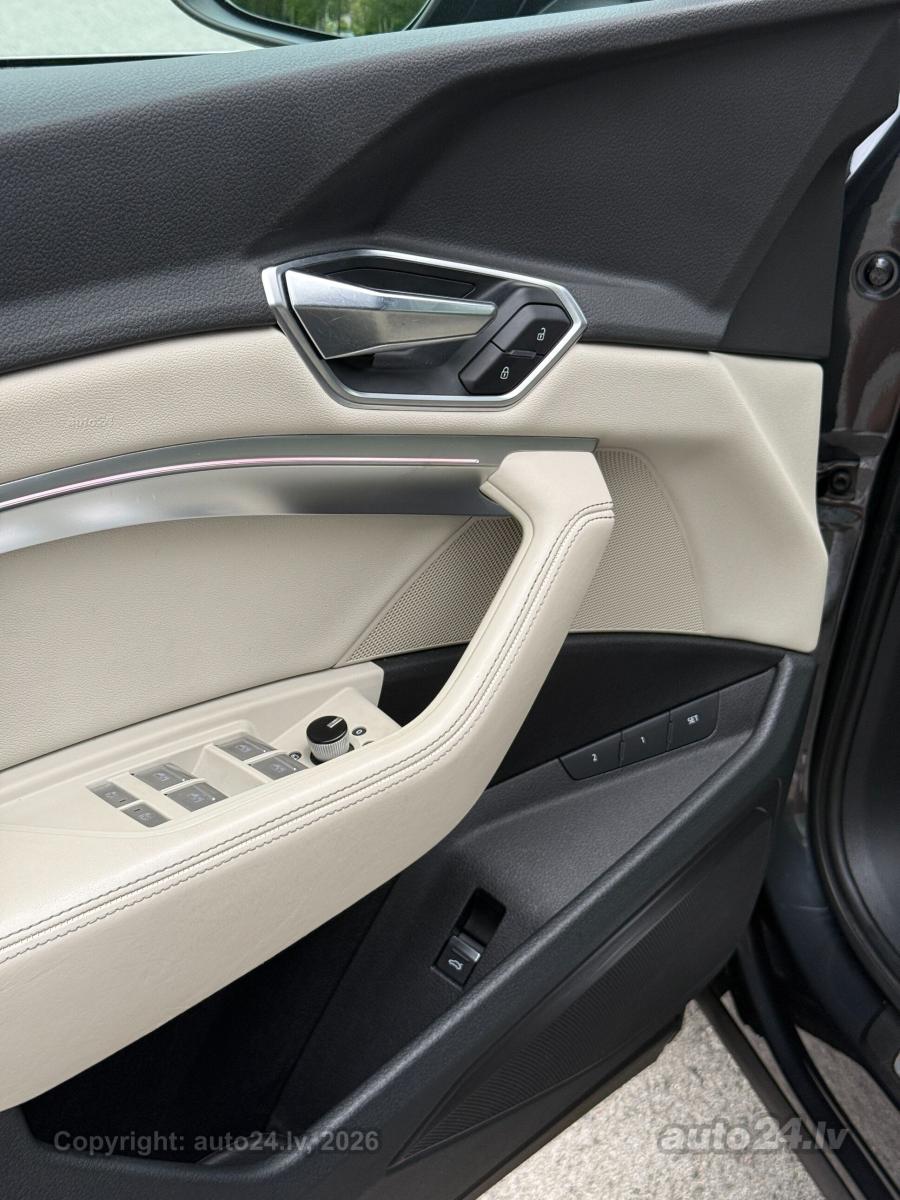 Pelēks Audi E-Tron 2020 Tallina, ar dzinēja tilpumu 0.00 L un nobraukumu 85 tūkst. km par 25900 €, foto 20 vietnē AUTOMOTO.COM.LV
