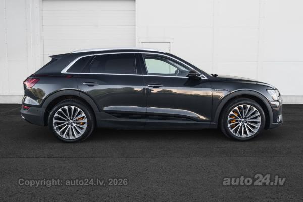 Grey Audi E-Tron 2020 in Tallinn, with an engine capacity of 0.00 L and mileage of 139 thousand km for 30999 €, photo 4 on AUTOMOTO.COM.LV