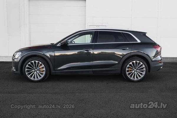 Grey Audi E-Tron 2020 in Tallinn, with an engine capacity of 0.00 L and mileage of 139 thousand km for 30999 €, photo 5 on AUTOMOTO.COM.LV