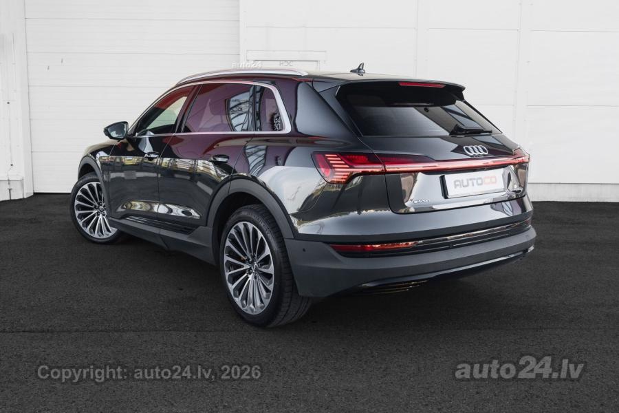 Pelēks Audi E-Tron 2020 Tallina, ar dzinēja tilpumu 0.00 L un nobraukumu 139 tūkst. km par 30999 €, foto 7 vietnē AUTOMOTO.COM.LV