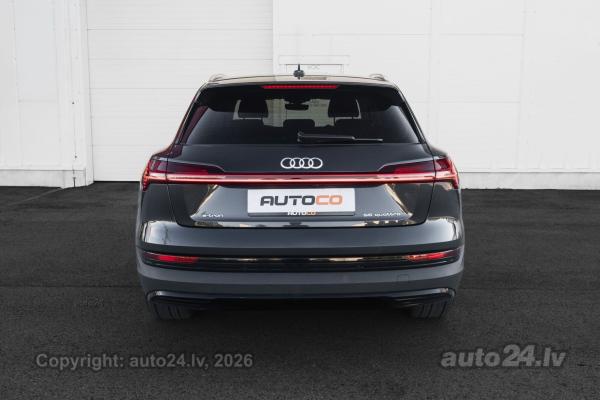 Grey Audi E-Tron 2020 in Tallinn, with an engine capacity of 0.00 L and mileage of 139 thousand km for 30999 €, photo 7 on AUTOMOTO.COM.LV