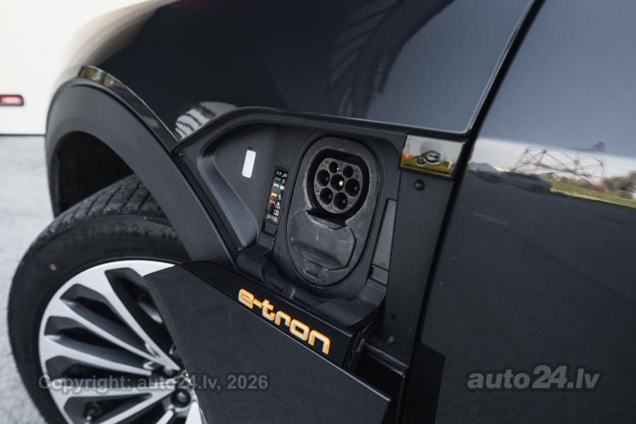 Pelēks Audi E-Tron 2020 Tallina, ar dzinēja tilpumu 0.00 L un nobraukumu 139 tūkst. km par 30999 €, foto 13 vietnē AUTOMOTO.COM.LV