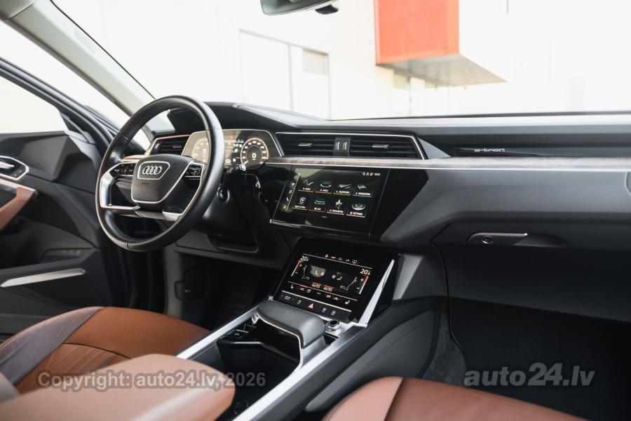 Pelēks Audi E-Tron 2020 Tallina, ar dzinēja tilpumu 0.00 L un nobraukumu 139 tūkst. km par 30999 €, foto 14 vietnē AUTOMOTO.COM.LV