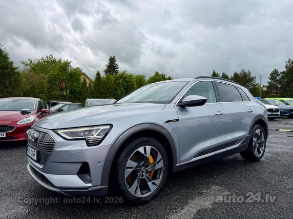 Grey Audi E-Tron 2020 in Tartu, with an engine capacity of 0.00 L and mileage of 155 thousand km for 23900 €, photo 4 on AUTOMOTO.COM.LV