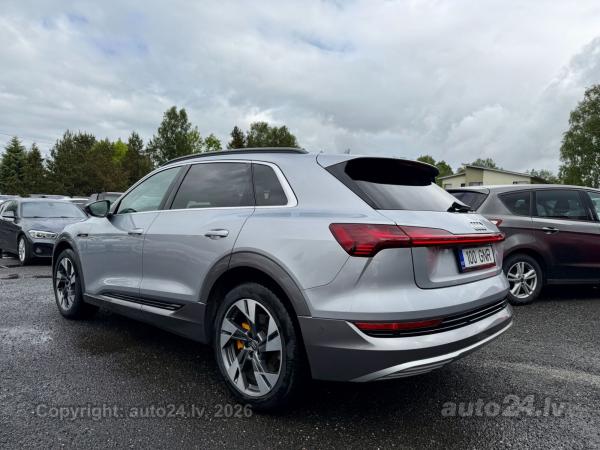 Grey Audi E-Tron 2020 in Tartu, with an engine capacity of 0.00 L and mileage of 155 thousand km for 23900 €, photo 8 on AUTOMOTO.COM.LV