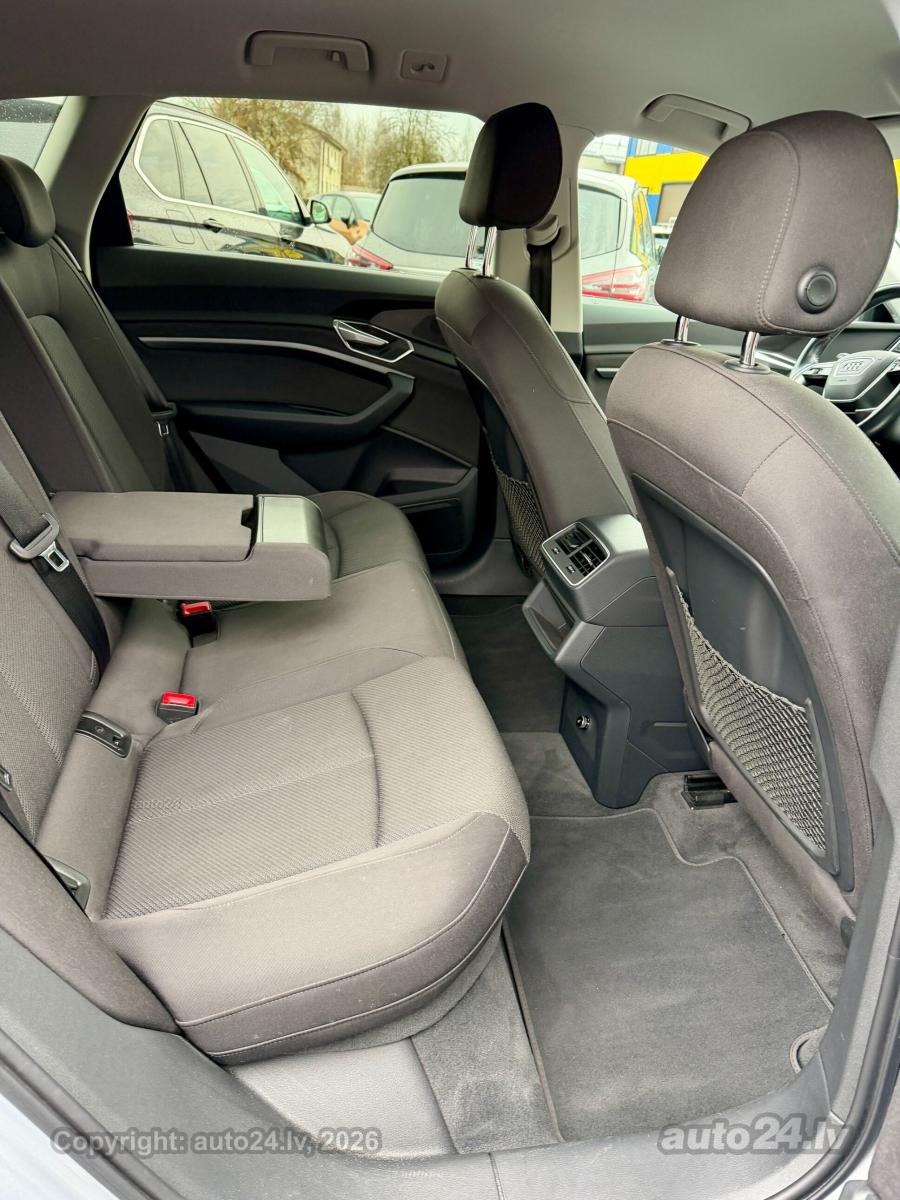 Pelēks Audi E-Tron 2020 Tartu, ar dzinēja tilpumu 0.00 L un nobraukumu 155 tūkst. km par 23900 €, foto 18 vietnē AUTOMOTO.COM.LV