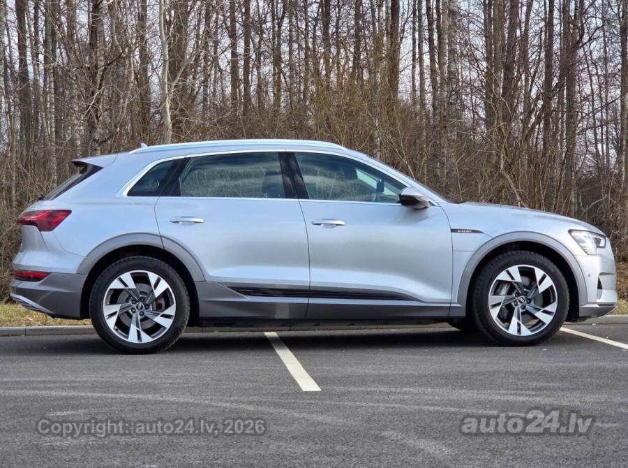 Grey Audi E-Tron 2021 in Tallinn, with an engine capacity of 0.00 L and mileage of 120 thousand km for 29500 €, photo 4 on AUTOMOTO.COM.LV