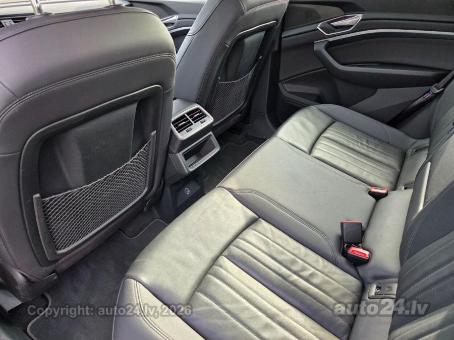 Grey Audi E-Tron 2021 in Tallinn, with an engine capacity of 0.00 L and mileage of 120 thousand km for 29500 €, photo 19 on AUTOMOTO.COM.LV
