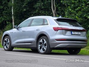 Pelēks Audi E-Tron 2021 Tallina, ar dzinēja tilpumu 0.00 L un nobraukumu 120 tūkst. km par 26500 €, foto 4 vietnē AUTOMOTO.COM.LV