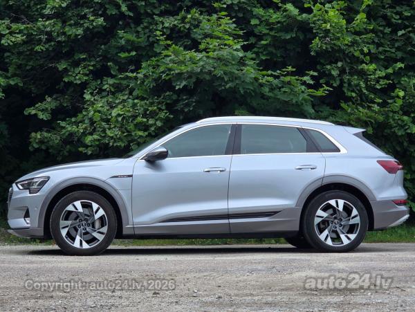 Ауди E-Tron 2021 в Таллин на AUTOMOTO.COM.LV Серый Ауди E-Tron 2021 в Таллин, объемом двигателя 0.00 л и пробегом 120 тыс. км за 26500 €, фото 7 на AUTOMOTO.COM.LV
