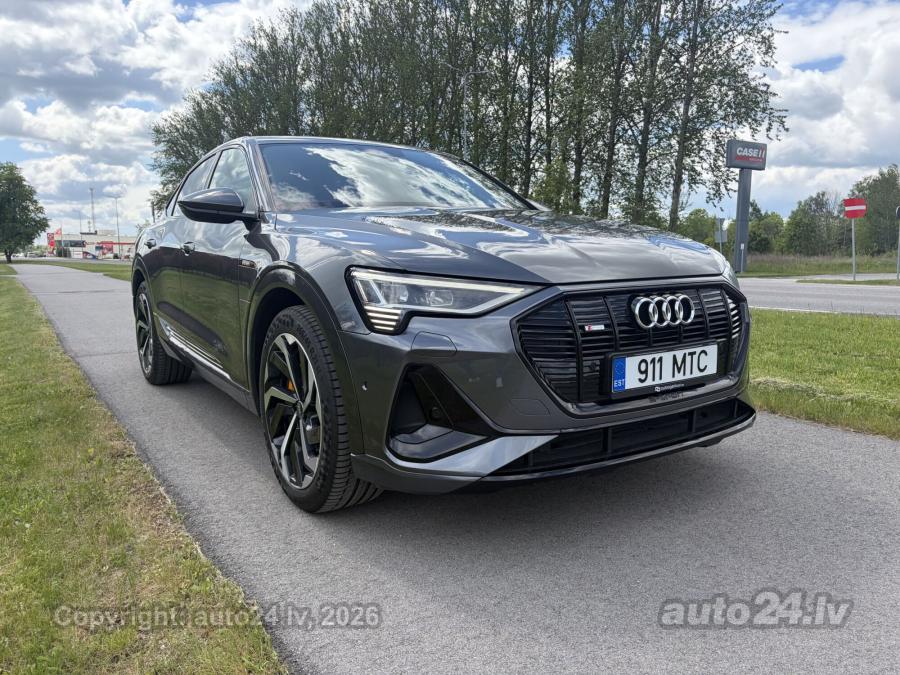 Grey Audi E-Tron 2022 in Tallinn, with an engine capacity of 0.00 L and mileage of 47 thousand km for 39900 €, photo 3 on AUTOMOTO.COM.LV