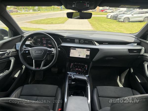 Grey Audi E-Tron 2022 in Tallinn, with an engine capacity of 0.00 L and mileage of 47 thousand km for 39900 €, photo 5 on AUTOMOTO.COM.LV