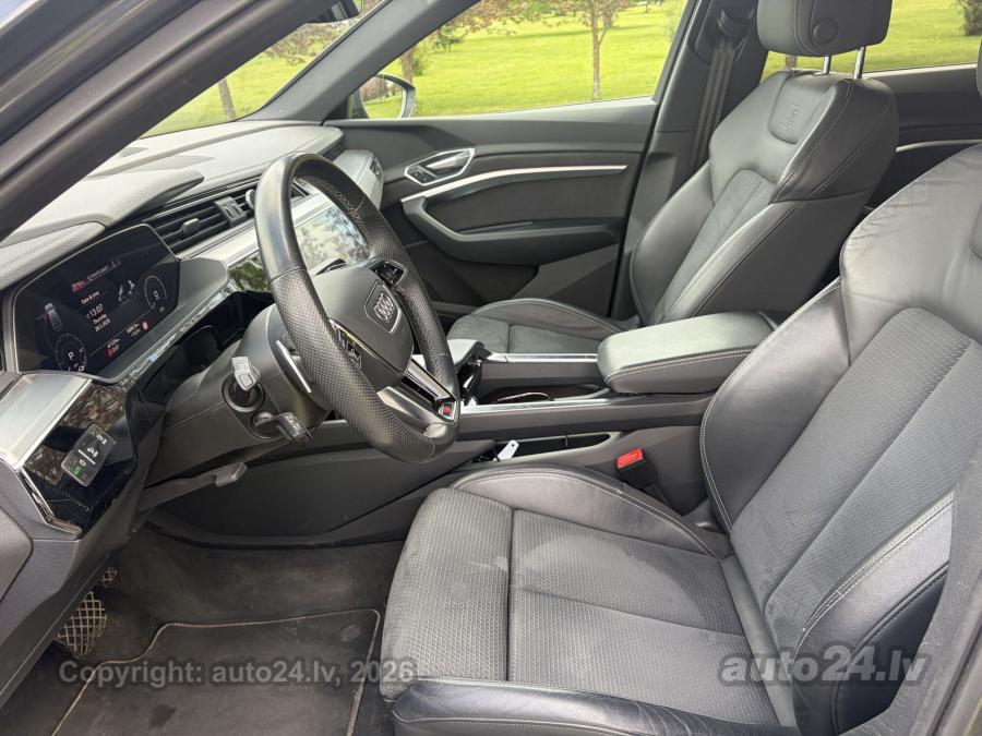 Grey Audi E-Tron 2022 in Tallinn, with an engine capacity of 0.00 L and mileage of 47 thousand km for 39900 €, photo 7 on AUTOMOTO.COM.LV