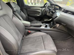 Grey Audi E-Tron 2022 in Tallinn, with an engine capacity of 0.00 L and mileage of 47 thousand km for 39900 €, photo 8 on AUTOMOTO.COM.LV