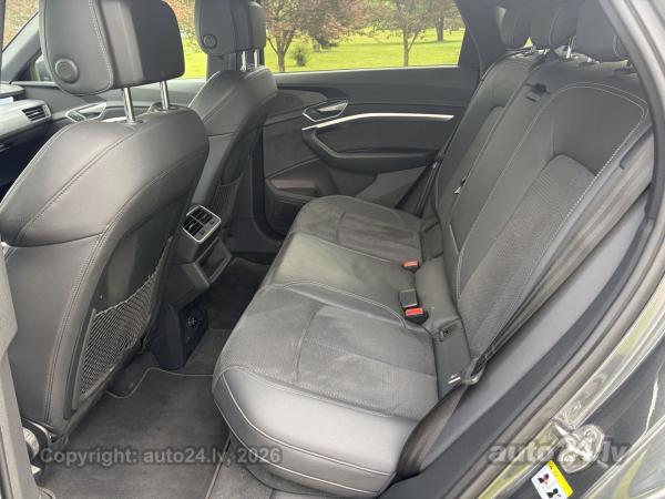 Grey Audi E-Tron 2022 in Tallinn, with an engine capacity of 0.00 L and mileage of 47 thousand km for 39900 €, photo 8 on AUTOMOTO.COM.LV