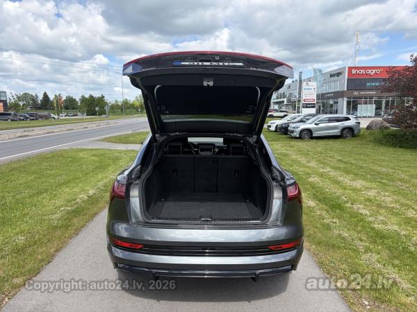 Grey Audi E-Tron 2022 in Tallinn, with an engine capacity of 0.00 L and mileage of 47 thousand km for 39900 €, photo 10 on AUTOMOTO.COM.LV