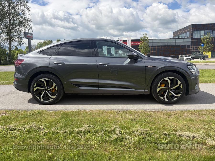 Grey Audi E-Tron 2022 in Tallinn, with an engine capacity of 0.00 L and mileage of 47 thousand km for 39900 €, photo 15 on AUTOMOTO.COM.LV